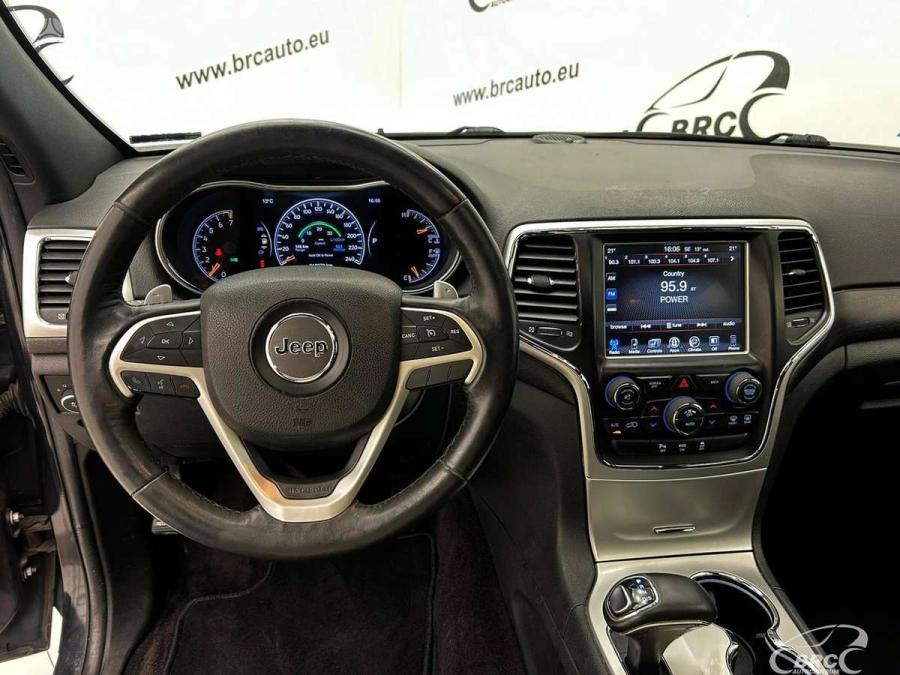 Black Jeep Grand Cherokee 2015 in Vilnius, with an engine capacity of 3.60 L and mileage of 310 thousand km for 10900 €, photo 15 on AUTOMOTO.COM.LV