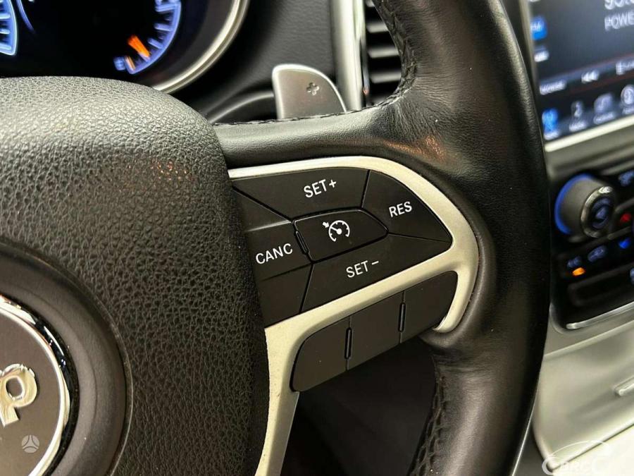 Black Jeep Grand Cherokee 2015 in Vilnius, with an engine capacity of 3.60 L and mileage of 310 thousand km for 10900 €, photo 16 on AUTOMOTO.COM.LV