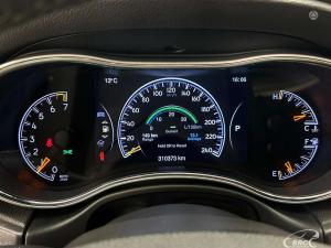 Black Jeep Grand Cherokee 2015 in Vilnius, with an engine capacity of 3.60 L and mileage of 310 thousand km for 10900 €, photo 17 on AUTOMOTO.COM.LV