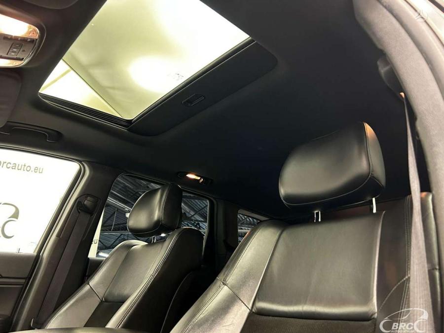 Black Jeep Grand Cherokee 2015 in Vilnius, with an engine capacity of 3.60 L and mileage of 310 thousand km for 10900 €, photo 23 on AUTOMOTO.COM.LV