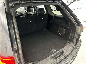 Black Jeep Grand Cherokee 2015 in Vilnius, with an engine capacity of 3.60 L and mileage of 310 thousand km for 10900 €, photo 27 on AUTOMOTO.COM.LV