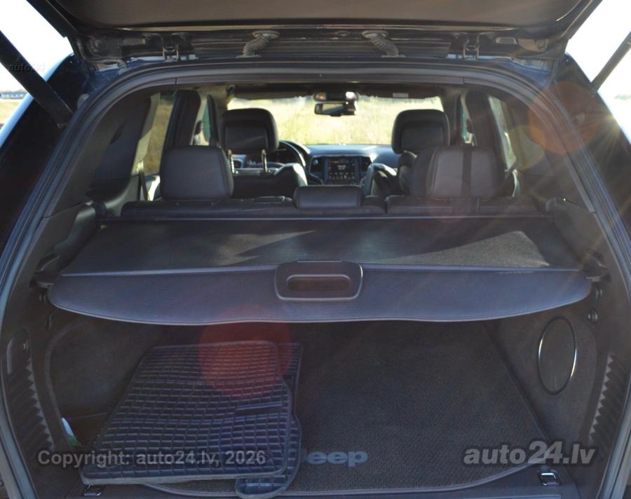 Melns Jeep Grand Cherokee 2015 Tallina, ar dzinēja tilpumu 3.00 L un nobraukumu 150 tūkst. km par 16499 €, foto 15 vietnē AUTOMOTO.COM.LV