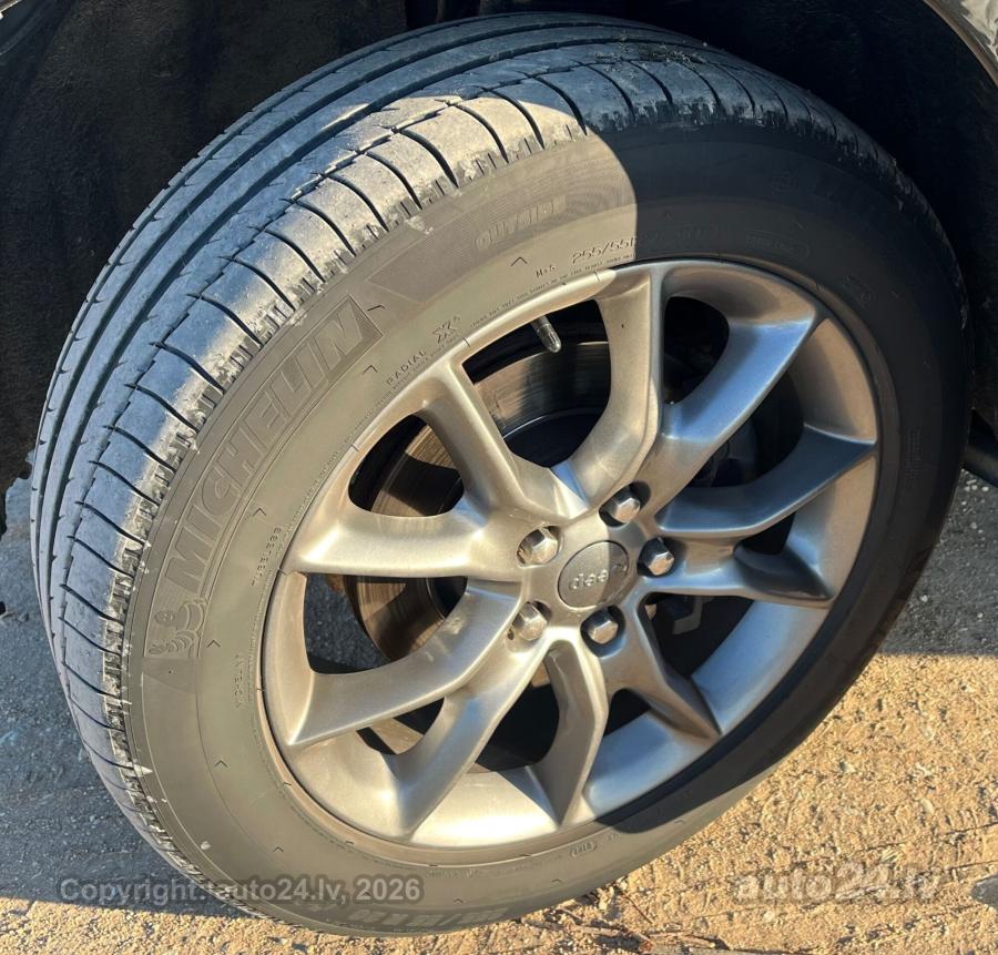 Melns Jeep Grand Cherokee 2015 Tallina, ar dzinēja tilpumu 3.00 L un nobraukumu 150 tūkst. km par 16499 €, foto 16 vietnē AUTOMOTO.COM.LV