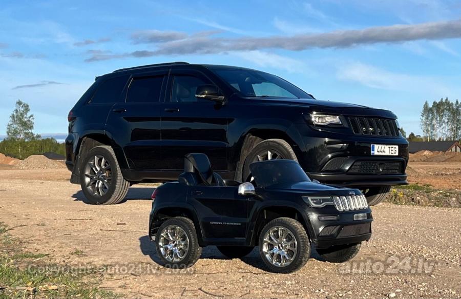 Melns Jeep Grand Cherokee 2015 Tallina, ar dzinēja tilpumu 3.00 L un nobraukumu 150 tūkst. km par 16499 €, foto 17 vietnē AUTOMOTO.COM.LV