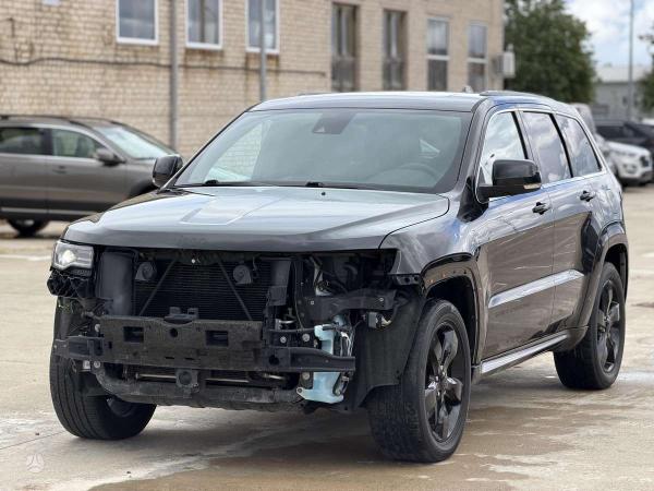 Black Jeep Grand Cherokee 2015 in Siauliai, with an engine capacity of 5.65 L and mileage of 249 thousand km for 10400 €, photo 3 on AUTOMOTO.COM.LV