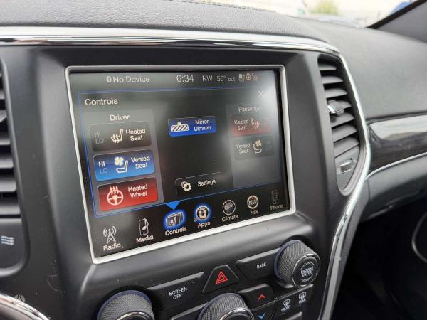 Black Jeep Grand Cherokee 2015 in Siauliai, with an engine capacity of 5.65 L and mileage of 249 thousand km for 10400 €, photo 10 on AUTOMOTO.COM.LV