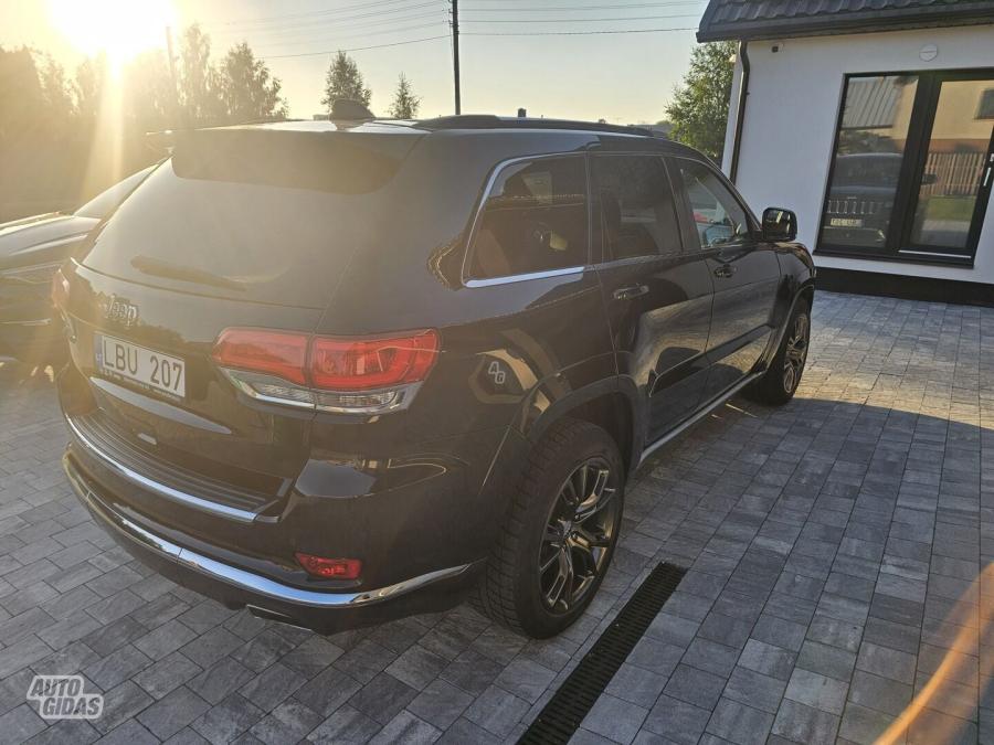 Black Jeep Grand Cherokee 2015 in Mazeikiai, with an engine capacity of 3.00 L and mileage of 250 thousand km for 14500 €, photo 5 on AUTOMOTO.COM.LV