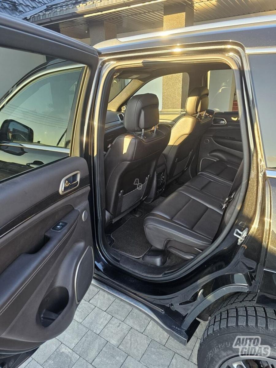 Black Jeep Grand Cherokee 2015 in Mazeikiai, with an engine capacity of 3.00 L and mileage of 250 thousand km for 14500 €, photo 8 on AUTOMOTO.COM.LV