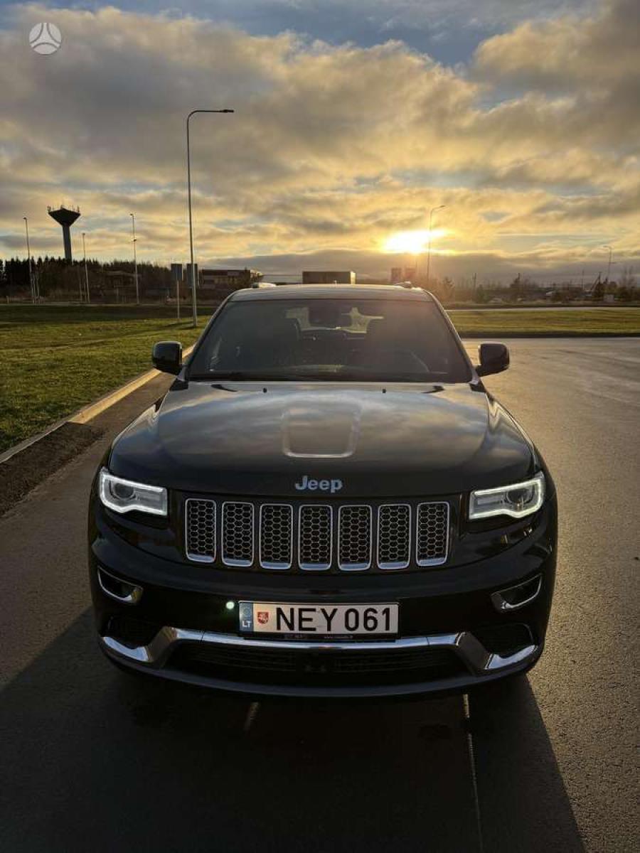 Black Jeep Grand Cherokee 2015 in Gargzdai, with an engine capacity of 2.99 L and mileage of 160 thousand km for 15900 €, photo 1 on AUTOMOTO.COM.LV