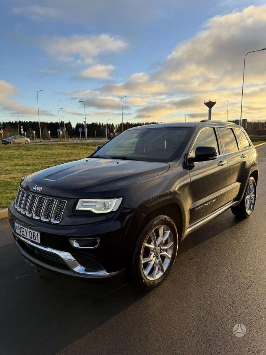 Black Jeep Grand Cherokee 2015 in Gargzdai, with an engine capacity of 2.99 L and mileage of 160 thousand km for 15900 €, photo 3 on AUTOMOTO.COM.LV