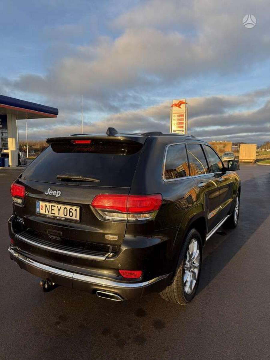 Black Jeep Grand Cherokee 2015 in Gargzdai, with an engine capacity of 2.99 L and mileage of 160 thousand km for 15900 €, photo 5 on AUTOMOTO.COM.LV
