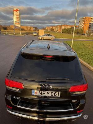 Black Jeep Grand Cherokee 2015 in Gargzdai, with an engine capacity of 2.99 L and mileage of 160 thousand km for 15900 €, photo 6 on AUTOMOTO.COM.LV