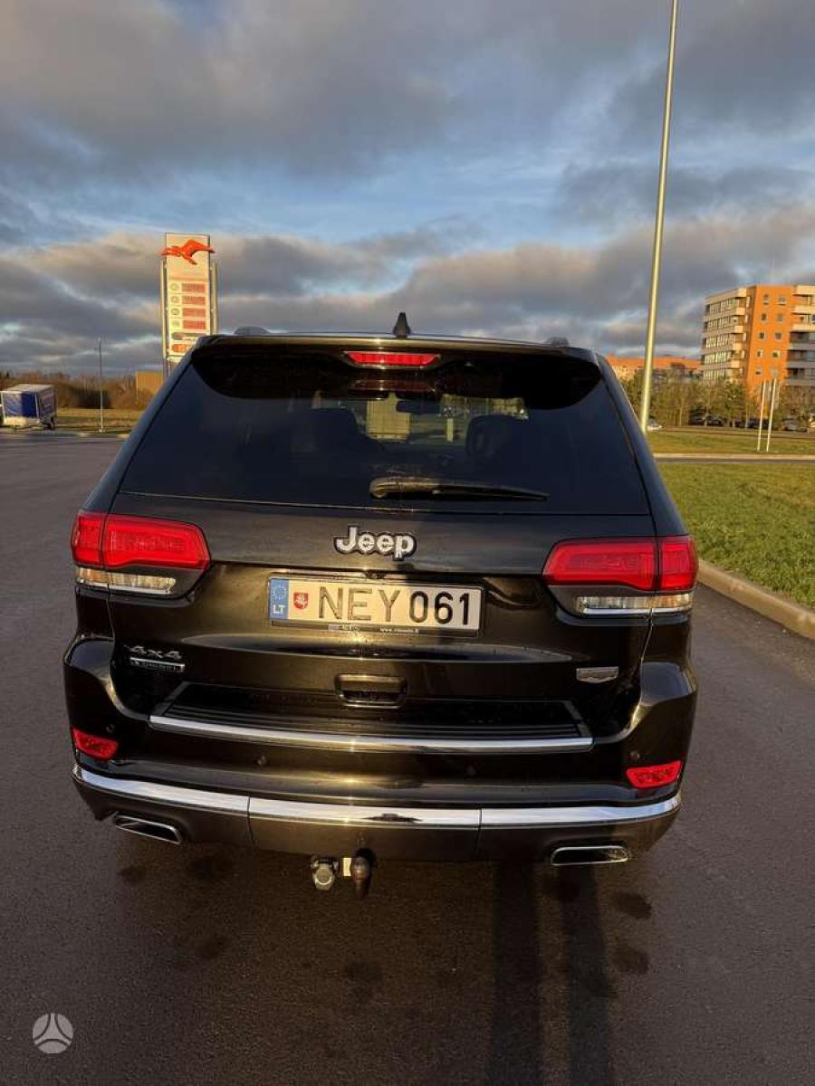 Black Jeep Grand Cherokee 2015 in Gargzdai, with an engine capacity of 2.99 L and mileage of 160 thousand km for 15900 €, photo 7 on AUTOMOTO.COM.LV