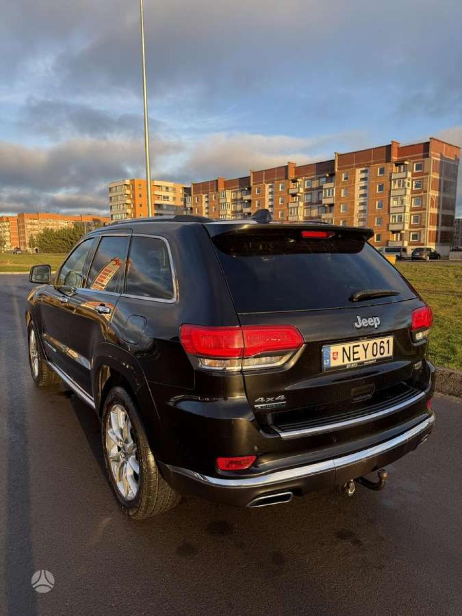 Black Jeep Grand Cherokee 2015 in Gargzdai, with an engine capacity of 2.99 L and mileage of 160 thousand km for 15900 €, photo 8 on AUTOMOTO.COM.LV