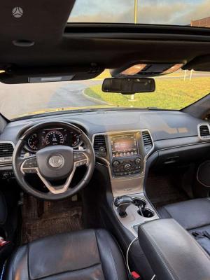 Black Jeep Grand Cherokee 2015 in Gargzdai, with an engine capacity of 2.99 L and mileage of 160 thousand km for 15900 €, photo 9 on AUTOMOTO.COM.LV
