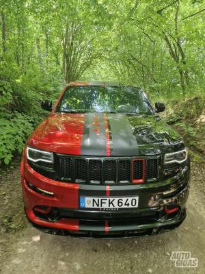 Melns Jeep Grand Cherokee 2015 Kauņa, ar dzinēja tilpumu 6.40 L un nobraukumu 170 tūkst. km par 24000 €, foto  vietnē AUTOMOTO.COM.LV
