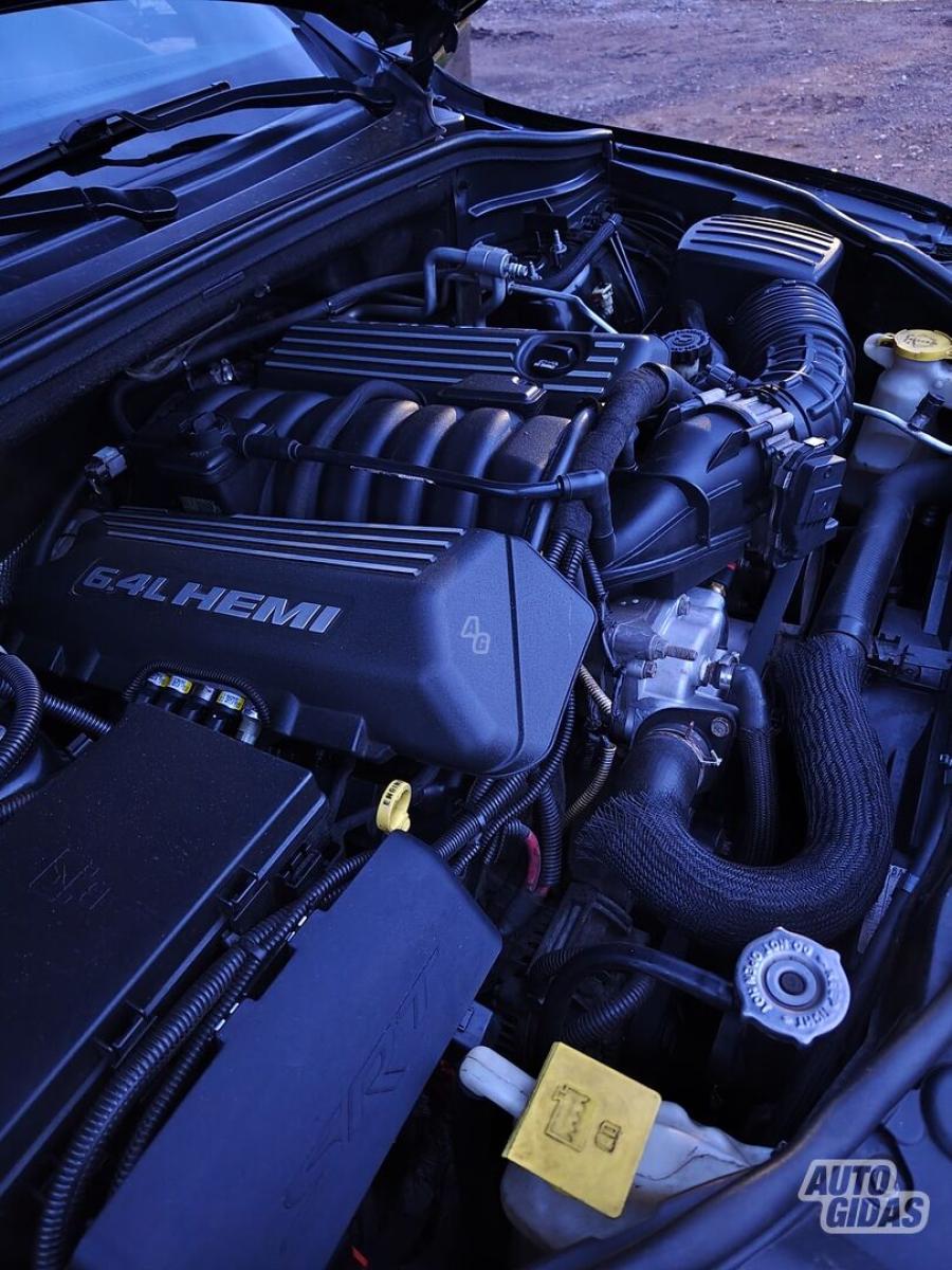 Melns Jeep Grand Cherokee 2015 Kauņa, ar dzinēja tilpumu 6.40 L un nobraukumu 170 tūkst. km par 24000 €, foto 3 vietnē AUTOMOTO.COM.LV