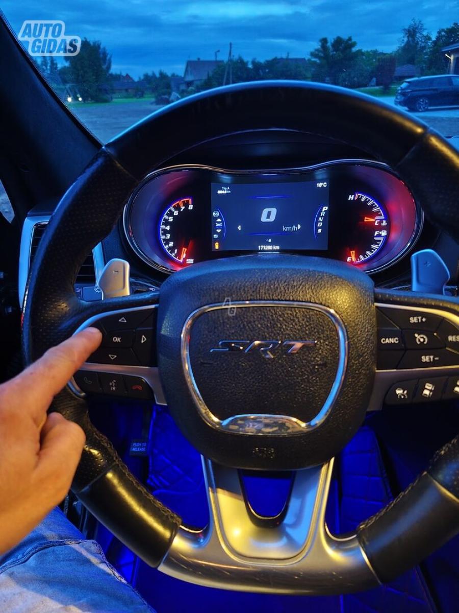 Melns Jeep Grand Cherokee 2015 Kauņa, ar dzinēja tilpumu 6.40 L un nobraukumu 170 tūkst. km par 24000 €, foto 4 vietnē AUTOMOTO.COM.LV
