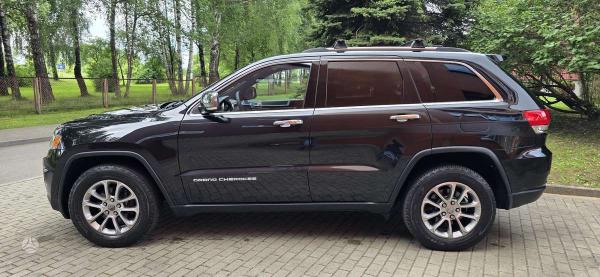 Black Jeep Grand Cherokee 2015 in Klaipeda, with an engine capacity of 3.60 L and mileage of 310 thousand km for 7900 €, photo 3 on AUTOMOTO.COM.LV