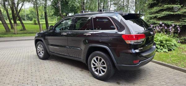 Black Jeep Grand Cherokee 2015 in Klaipeda, with an engine capacity of 3.60 L and mileage of 310 thousand km for 7900 €, photo 4 on AUTOMOTO.COM.LV