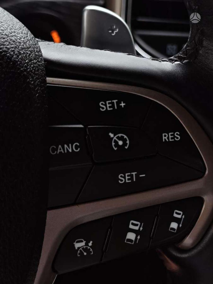 Melns Jeep Grand Cherokee 2015 Viļņa, ar dzinēja tilpumu 5.70 L un nobraukumu 156 tūkst. km par 20500 €, foto 17 vietnē AUTOMOTO.COM.LV