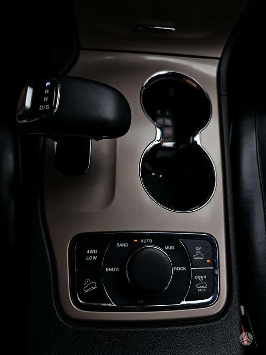Melns Jeep Grand Cherokee 2015 Viļņa, ar dzinēja tilpumu 5.70 L un nobraukumu 156 tūkst. km par 20500 €, foto 22 vietnē AUTOMOTO.COM.LV