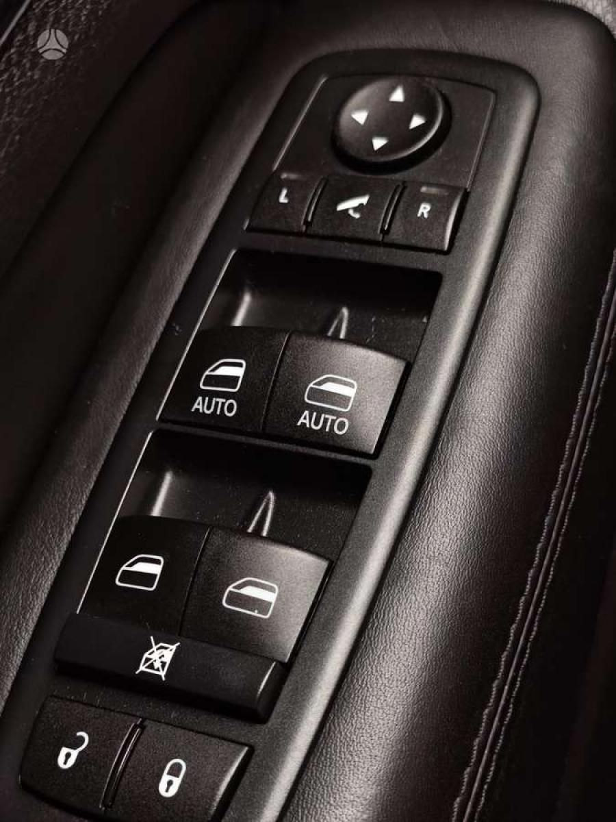 Melns Jeep Grand Cherokee 2015 Viļņa, ar dzinēja tilpumu 5.70 L un nobraukumu 156 tūkst. km par 20500 €, foto 24 vietnē AUTOMOTO.COM.LV