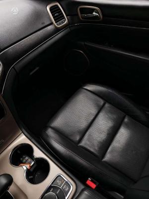 Melns Jeep Grand Cherokee 2015 Viļņa, ar dzinēja tilpumu 5.70 L un nobraukumu 156 tūkst. km par 20500 €, foto 26 vietnē AUTOMOTO.COM.LV