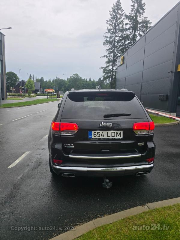 Black Jeep Grand Cherokee 2015 in Tallinn, with an engine capacity of 2.99 L and mileage of 196 thousand km for 17500 €, photo 6 on AUTOMOTO.COM.LV