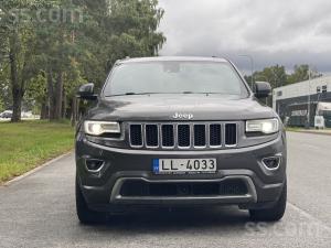 Black Jeep Grand Cherokee 2015 in Riga, with an engine capacity of 3.00 L and mileage of 291 thousand km for 11300 €, photo 4 on AUTOMOTO.COM.LV