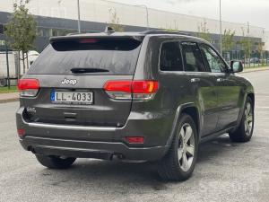 Black Jeep Grand Cherokee 2015 in Riga, with an engine capacity of 3.00 L and mileage of 291 thousand km for 11300 €, photo 5 on AUTOMOTO.COM.LV