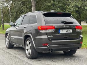 Black Jeep Grand Cherokee 2015 in Riga, with an engine capacity of 3.00 L and mileage of 291 thousand km for 11300 €, photo 6 on AUTOMOTO.COM.LV