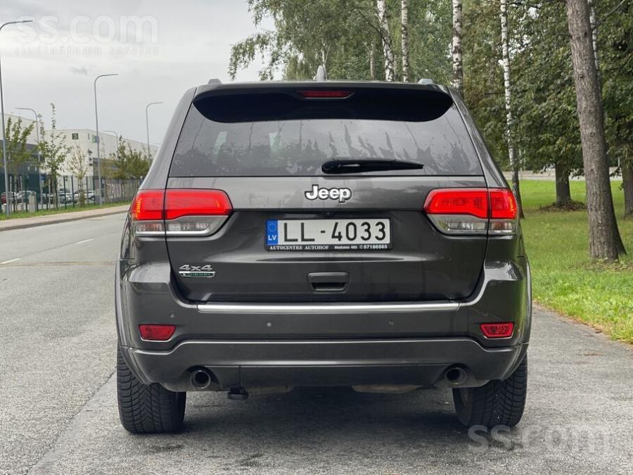 Black Jeep Grand Cherokee 2015 in Riga, with an engine capacity of 3.00 L and mileage of 291 thousand km for 11300 €, photo 7 on AUTOMOTO.COM.LV