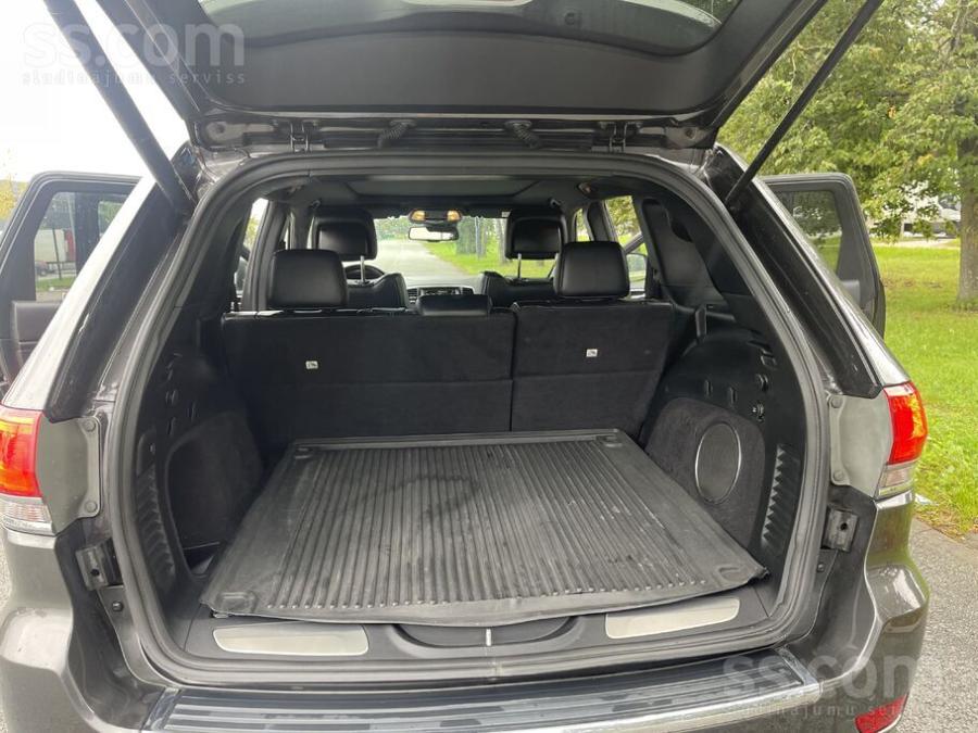Black Jeep Grand Cherokee 2015 in Riga, with an engine capacity of 3.00 L and mileage of 291 thousand km for 11300 €, photo 15 on AUTOMOTO.COM.LV