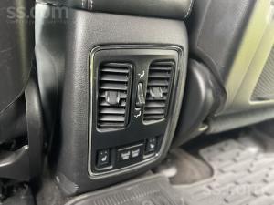 Black Jeep Grand Cherokee 2015 in Riga, with an engine capacity of 3.00 L and mileage of 291 thousand km for 11300 €, photo 17 on AUTOMOTO.COM.LV