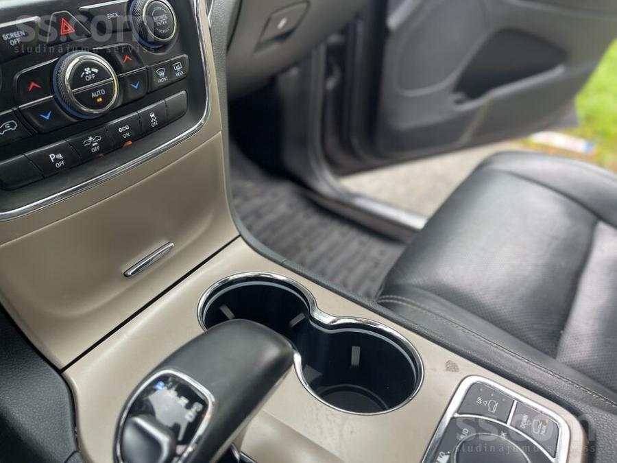 Black Jeep Grand Cherokee 2015 in Riga, with an engine capacity of 3.00 L and mileage of 291 thousand km for 11300 €, photo 21 on AUTOMOTO.COM.LV