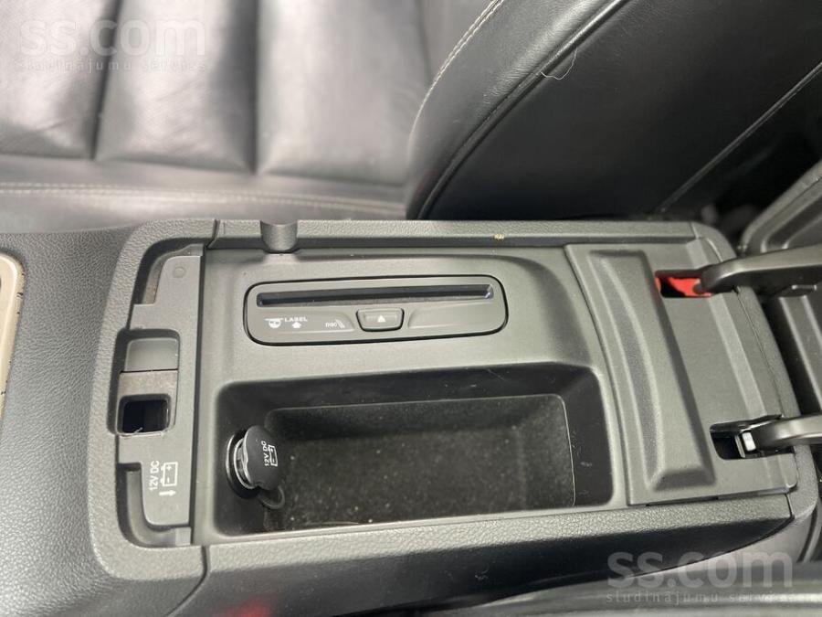 Black Jeep Grand Cherokee 2015 in Riga, with an engine capacity of 3.00 L and mileage of 291 thousand km for 11300 €, photo 25 on AUTOMOTO.COM.LV