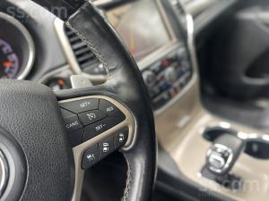 Black Jeep Grand Cherokee 2015 in Riga, with an engine capacity of 3.00 L and mileage of 291 thousand km for 11300 €, photo 26 on AUTOMOTO.COM.LV
