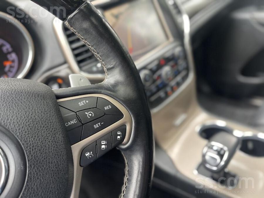 Black Jeep Grand Cherokee 2015 in Riga, with an engine capacity of 3.00 L and mileage of 291 thousand km for 11300 €, photo 26 on AUTOMOTO.COM.LV