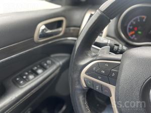 Black Jeep Grand Cherokee 2015 in Riga, with an engine capacity of 3.00 L and mileage of 291 thousand km for 11300 €, photo 27 on AUTOMOTO.COM.LV