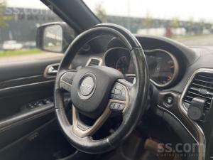 Black Jeep Grand Cherokee 2015 in Riga, with an engine capacity of 3.00 L and mileage of 291 thousand km for 11300 €, photo 29 on AUTOMOTO.COM.LV