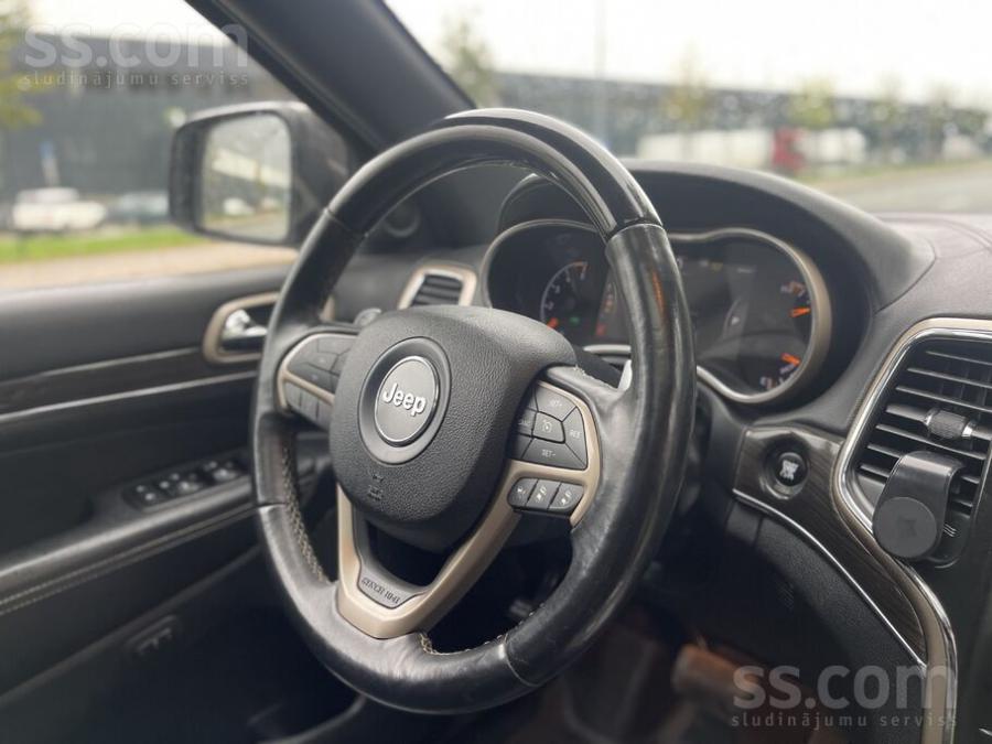Black Jeep Grand Cherokee 2015 in Riga, with an engine capacity of 3.00 L and mileage of 291 thousand km for 11300 €, photo 29 on AUTOMOTO.COM.LV
