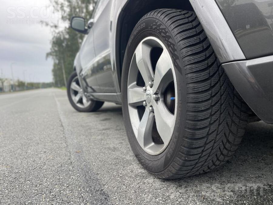 Black Jeep Grand Cherokee 2015 in Riga, with an engine capacity of 3.00 L and mileage of 291 thousand km for 11300 €, photo 30 on AUTOMOTO.COM.LV
