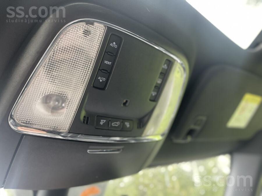 Black Jeep Grand Cherokee 2015 in Riga, with an engine capacity of 3.00 L and mileage of 291 thousand km for 11300 €, photo 31 on AUTOMOTO.COM.LV