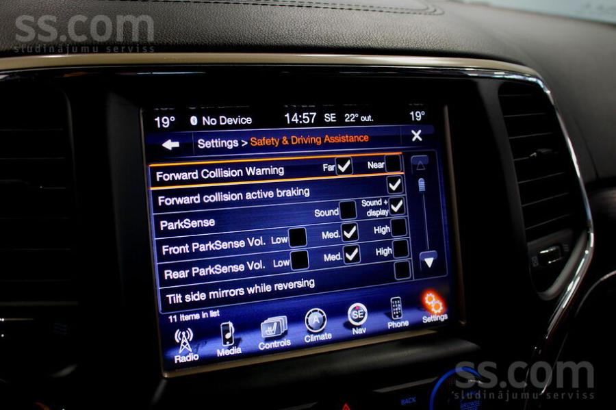 Черный Джип Гранд Чероки 2016 в Рига, объемом двигателя 3.00 л и пробегом 94 тыс. км за 23900 €, фото 16 на AUTOMOTO.COM.LV