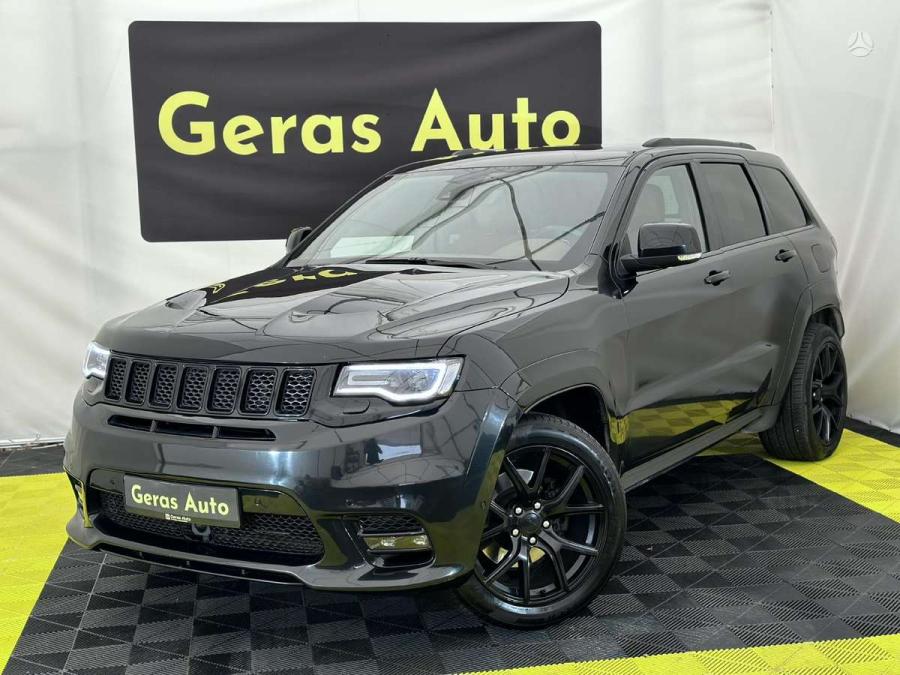Black Jeep Grand Cherokee 2016 in Vilnius, with an engine capacity of 2.99 L and mileage of 195 thousand km for 18490 €, photo 1 on AUTOMOTO.COM.LV
