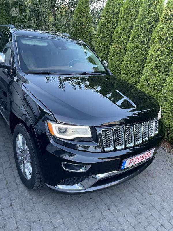 Black Jeep Grand Cherokee 2016 in Kaunas, with an engine capacity of 2.99 L and mileage of 111 thousand km for 19800 €, photo 2 on AUTOMOTO.COM.LV