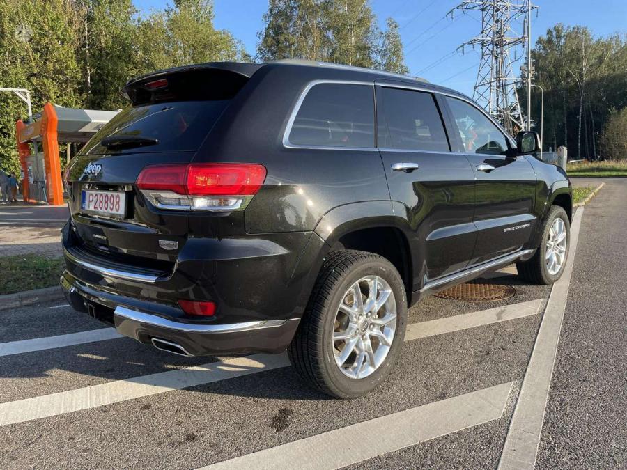 Black Jeep Grand Cherokee 2016 in Kaunas, with an engine capacity of 2.99 L and mileage of 111 thousand km for 19800 €, photo 6 on AUTOMOTO.COM.LV