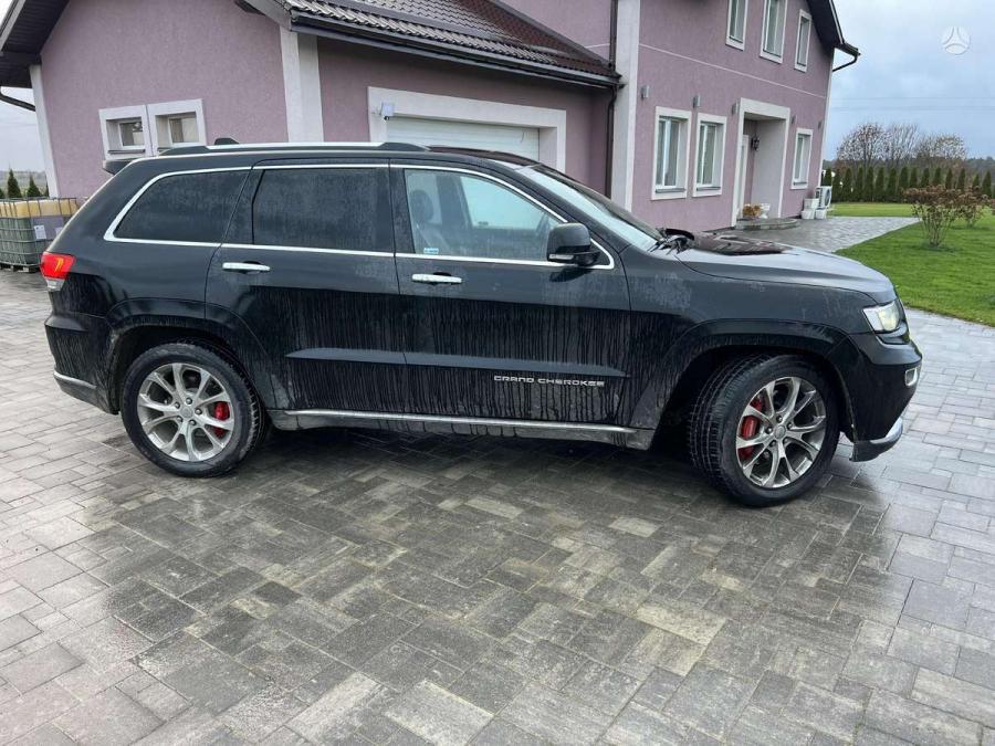 Melns Jeep Grand Cherokee 2016 Viļņa, ar dzinēja tilpumu 2.99 L un nobraukumu 220 tūkst. km par 16500 €, foto 2 vietnē AUTOMOTO.COM.LV