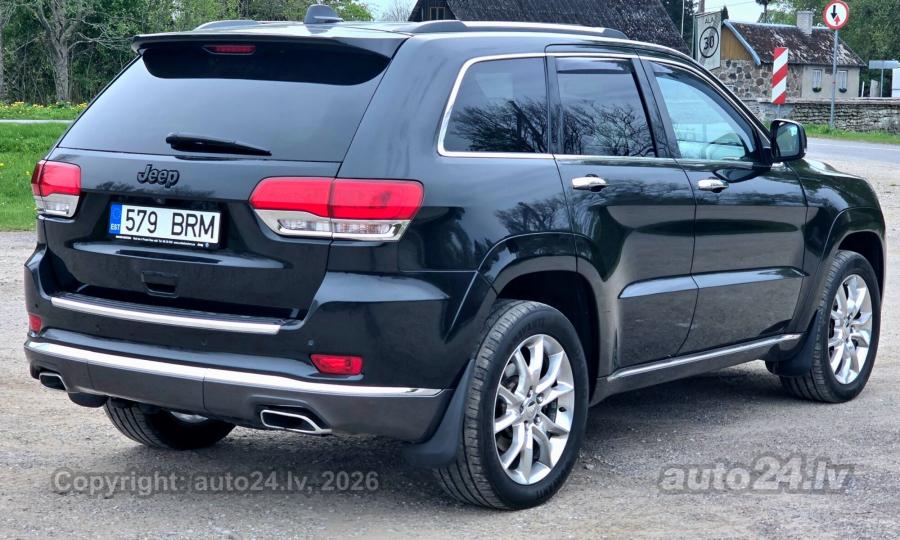 Black Jeep Grand Cherokee 2016 in Tallinn, with an engine capacity of 3.00 L and mileage of 110 thousand km for 20900 €, photo 4 on AUTOMOTO.COM.LV